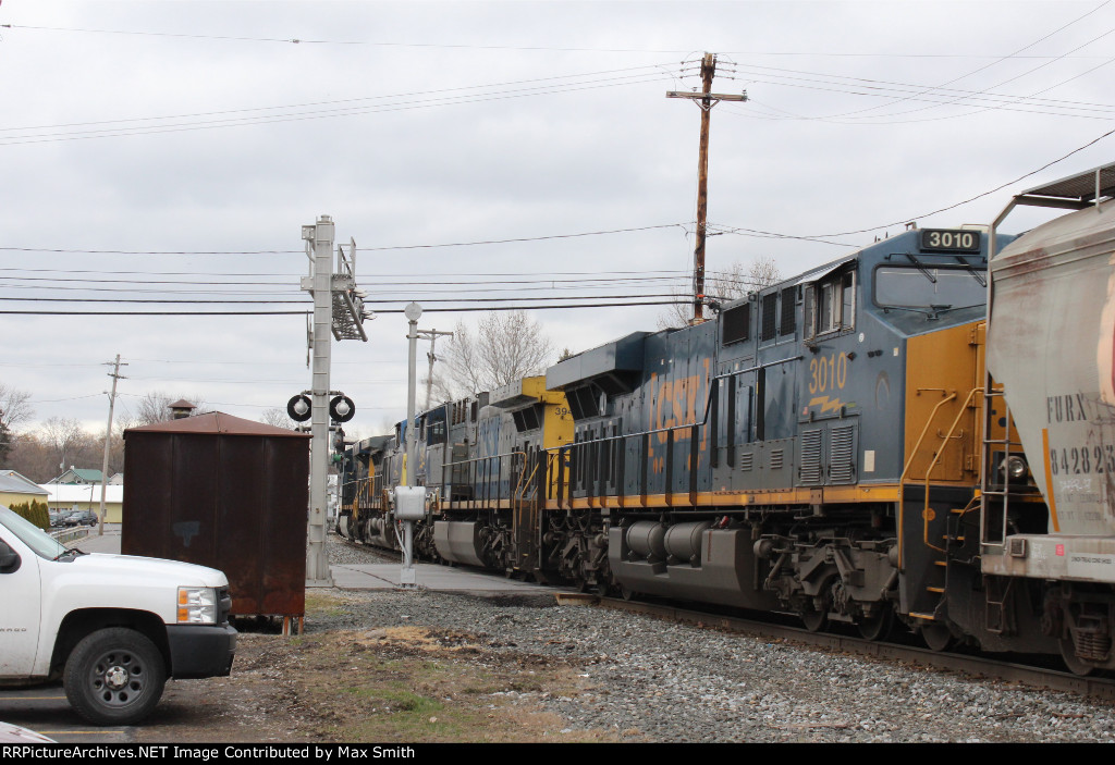 CSXT 3010 on CSX Q620